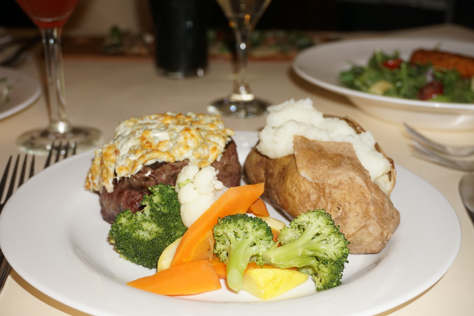 Restaurant and Sports Bar | Home | Wantagh Inn | Wantagh