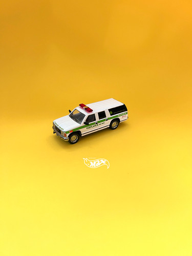 Code 3 1998 Chevy Suburban, Fire Dept. 1:64 Premium. Llantas de Goma ...