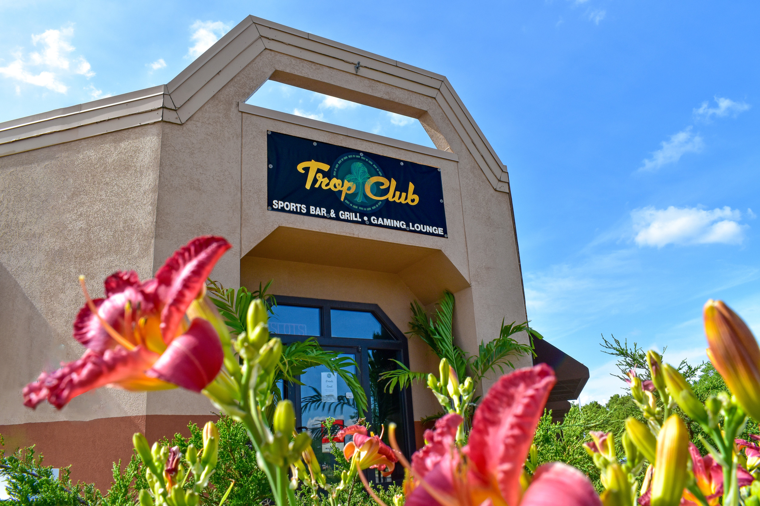 Trop Club | Loves Park, IL | Restaurant | Bar | Gaming