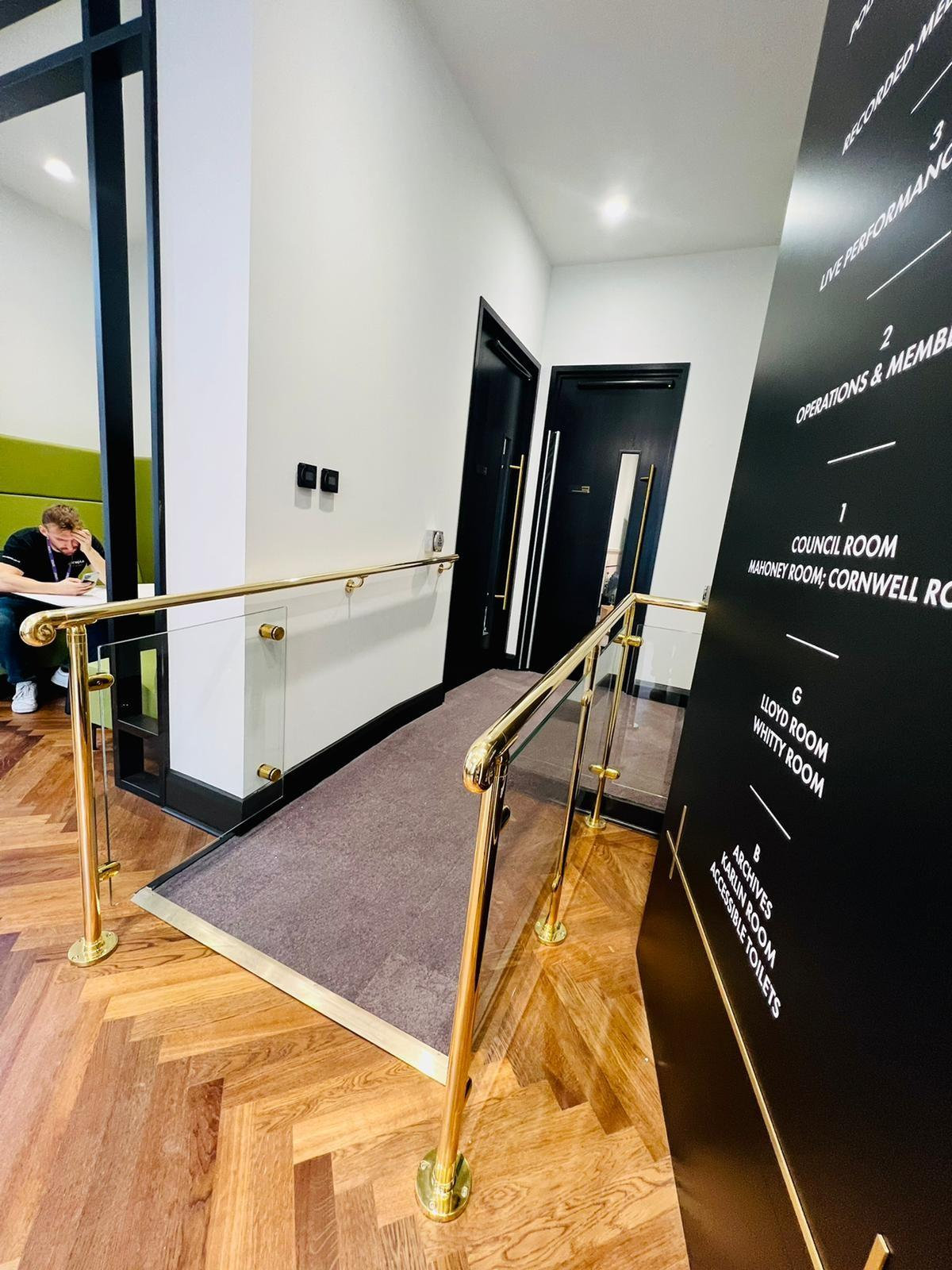 Grande Forge New York Range | Kensington Balustrade | Glass Balustrades ...