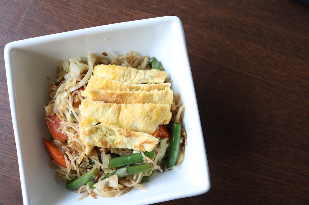 Making "kyar san kyaw" Stir-fried Vermicelli