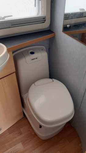 Thetford Caravan Swivel Cassette Toilet | Caravans