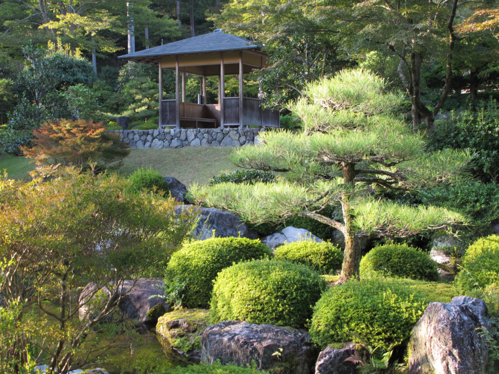 What are the Basic Japanese Garden Structures?
