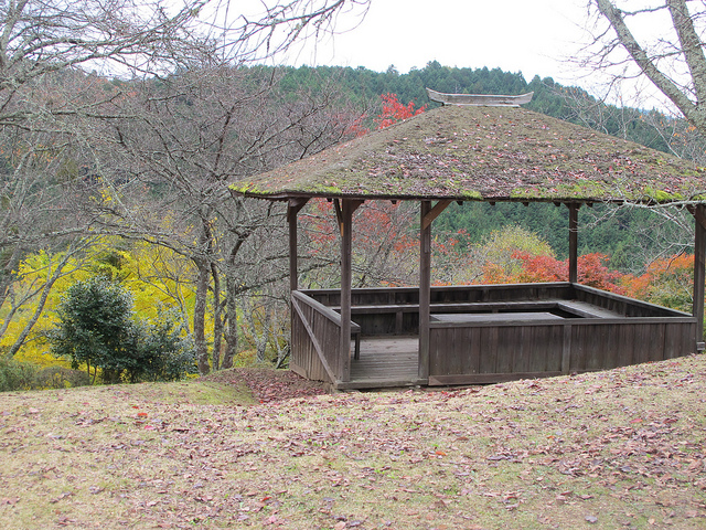 What are the Basic Japanese Garden Structures?