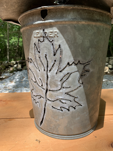 Single-Sided Maple Leaf Detail Sap Bucket (Large) | Green Mtn Backyard