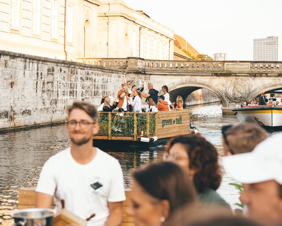Green Raft: Lej tømmerflåde til sejlads i København