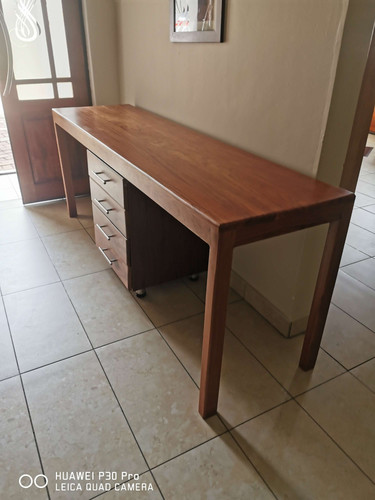 Rhodesian Teak study table | MvuleniJobeProjects
