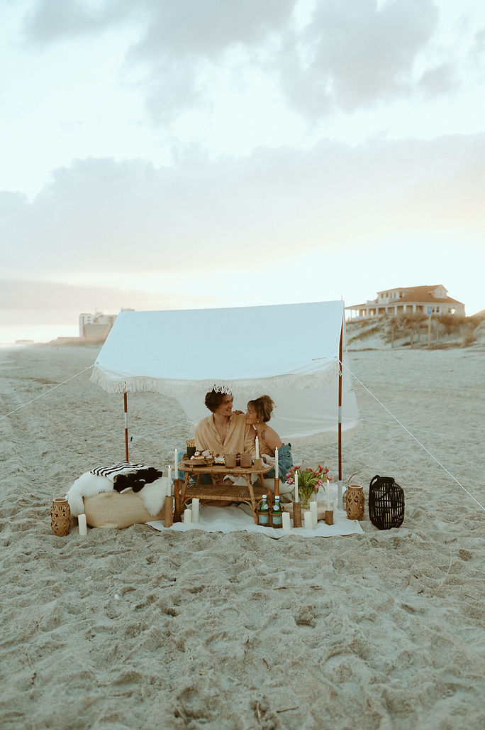 18 Beach Photo Ideas (Poses & Accessories Tips Included)