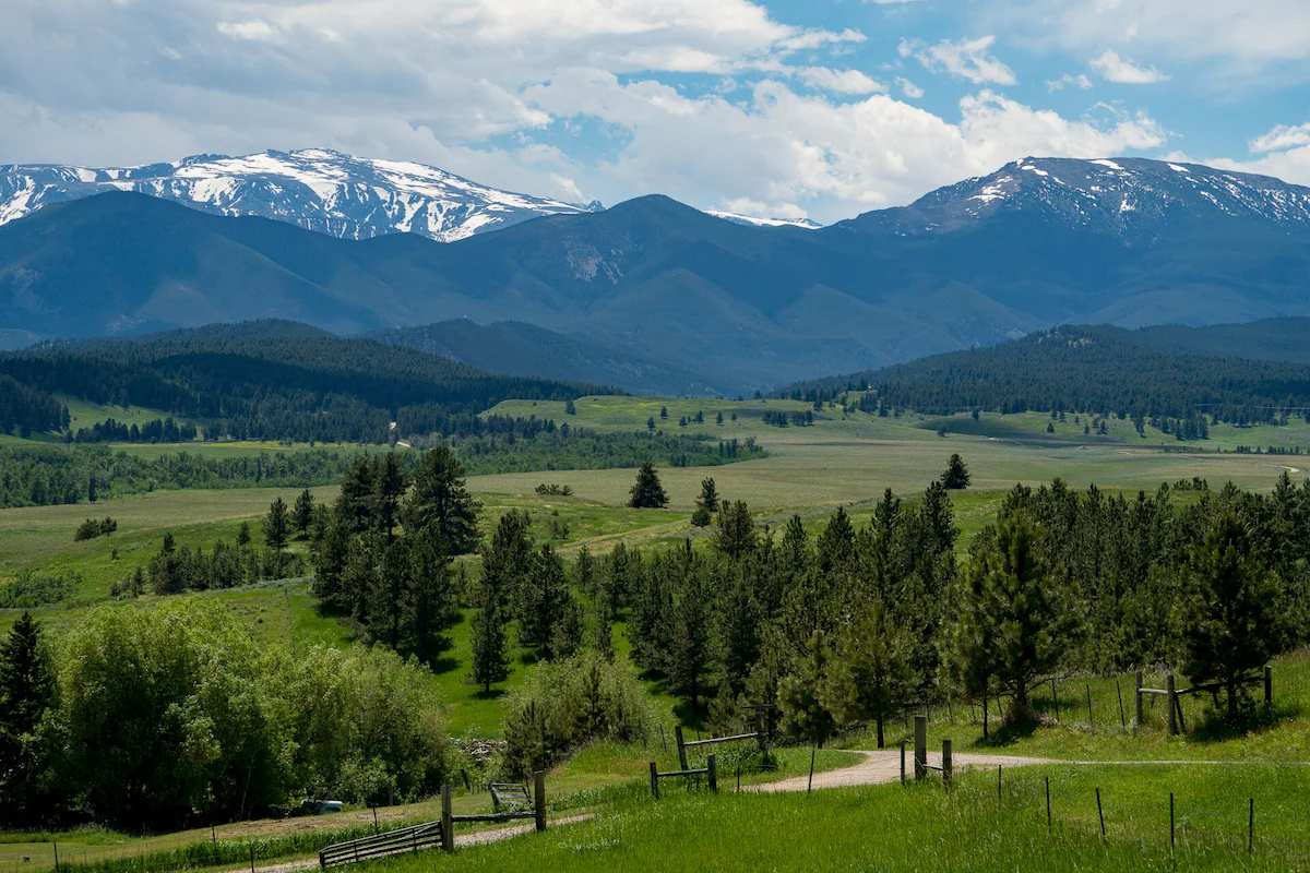 Mystic View Cabins | Vacation Rental in Fishtail Montana