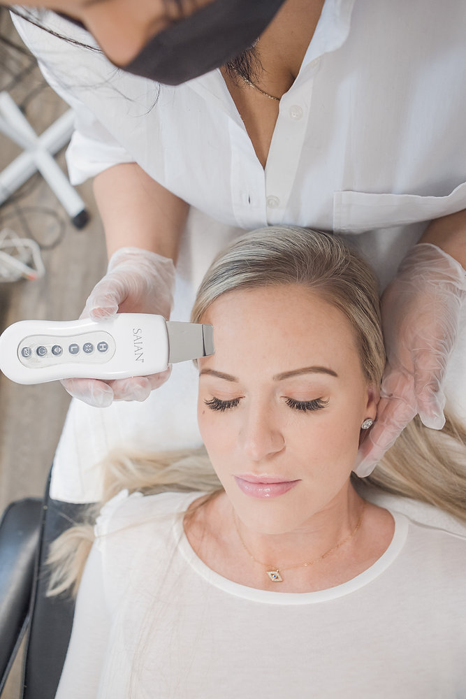 Ultrasonic facial
