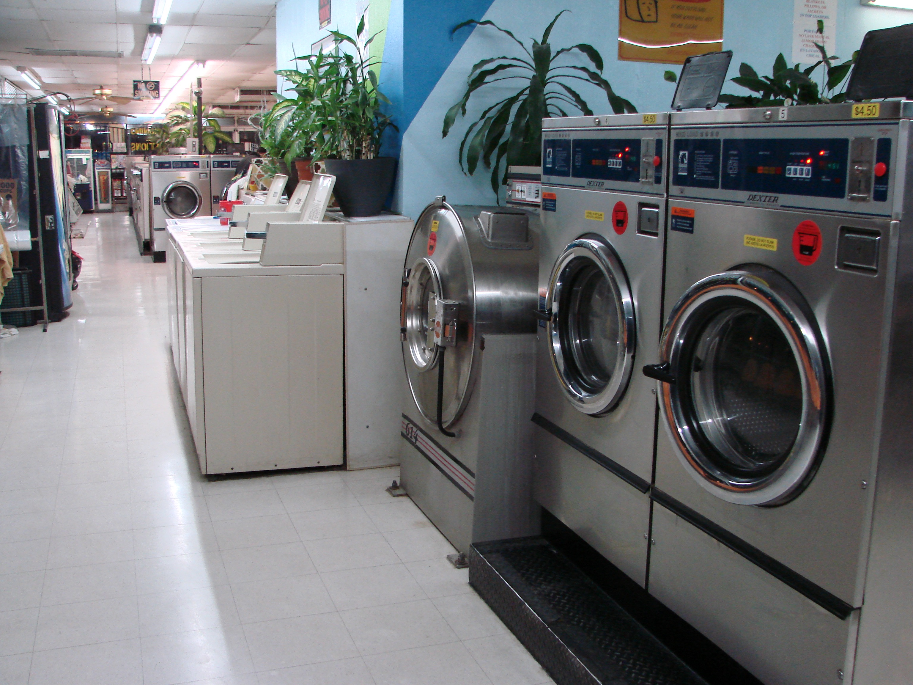 Western Hills Laundry | Lavanderia Clásica | Oklahoma City