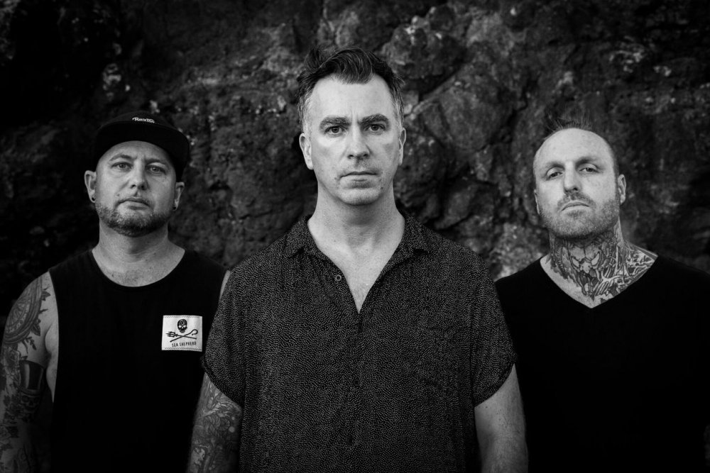 SINGLE PREMIERE: Crawling (BEAST MACHINE)