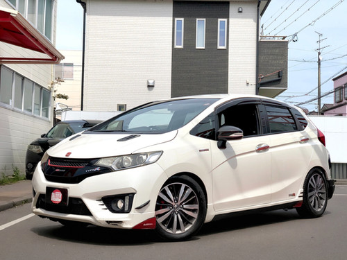 HONDA FIT MODELO HYBRID S PKG | Inoutgarage.net