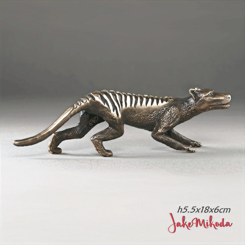 Thylacine / Tasmanian Tiger Crouching | jakemikoda