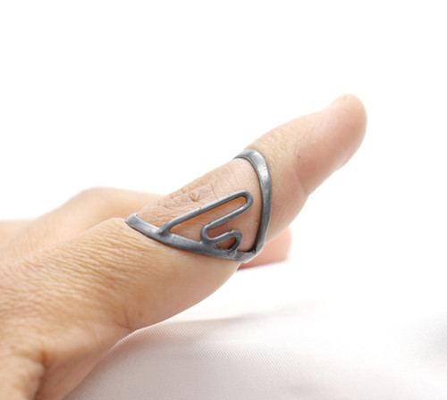 Oxidized Swan Splint Ring with lateral support on one side | Evabelle ...