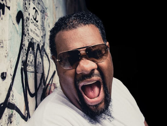Muere rapero Fatman Scoop en pleno escenario
