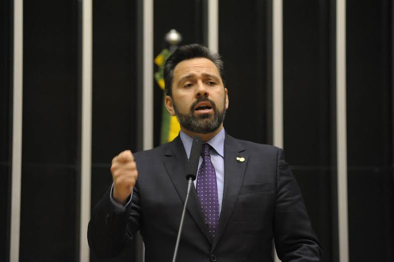Alan Rick defende que médicos brasileiros formados no exterior atuem no ... Alan Rick defende que médicos brasileiros formados no exterior atuem no ...