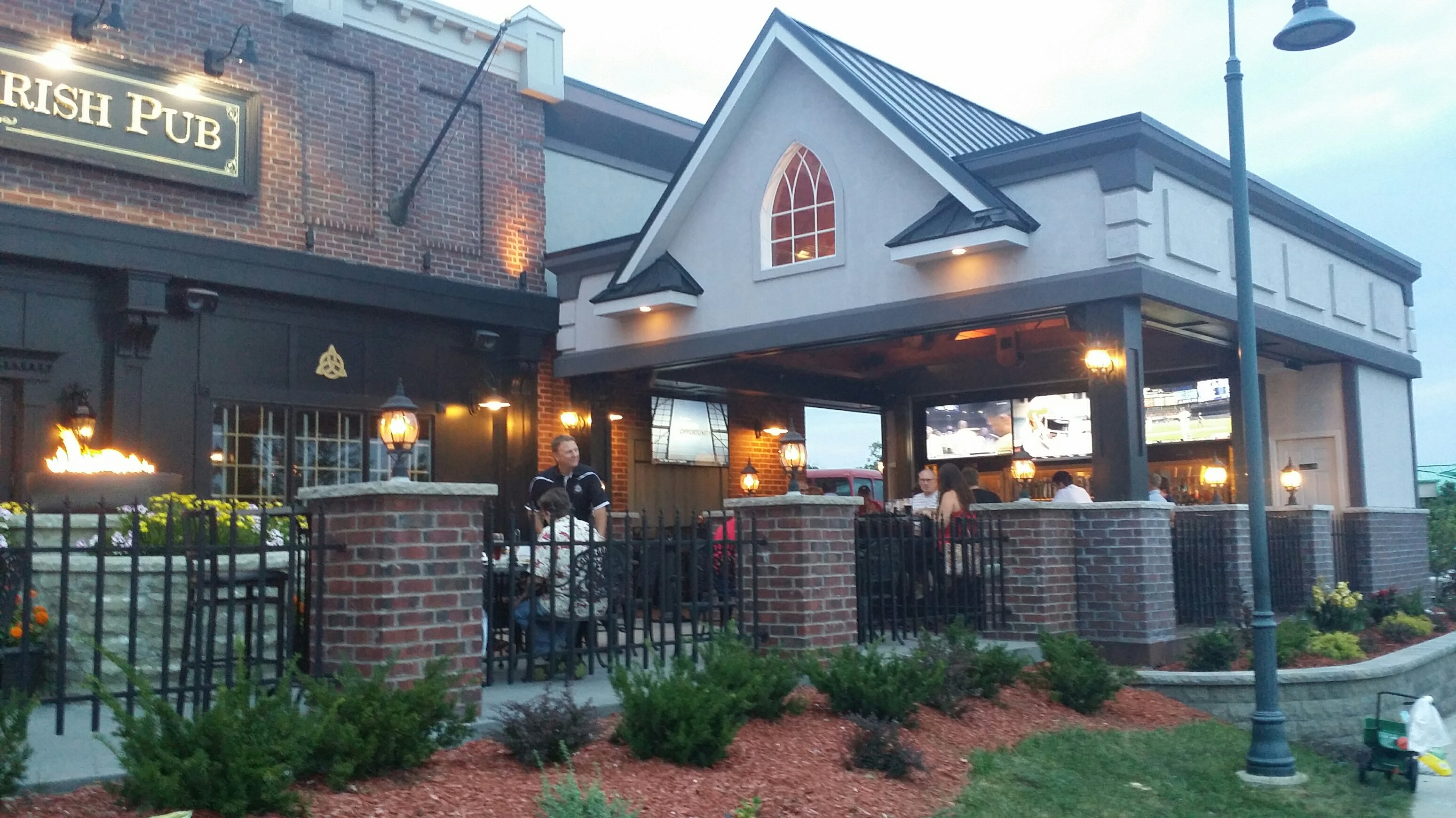 Fiddler's Green Beer Garden | Erin's Snug Irish Pub