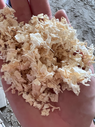 Medium Flake Shavings | J&E Livestock Equipment LLC