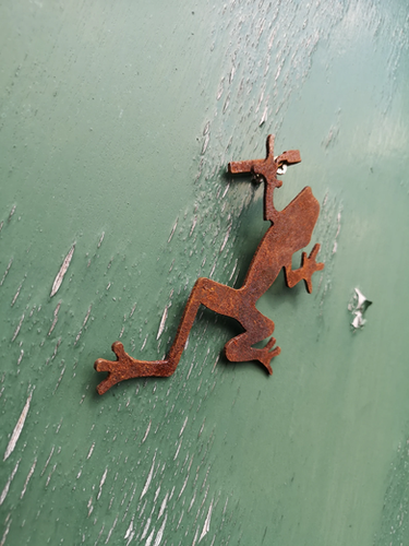 Rusty Metal Tree Frog | Rusted Banana