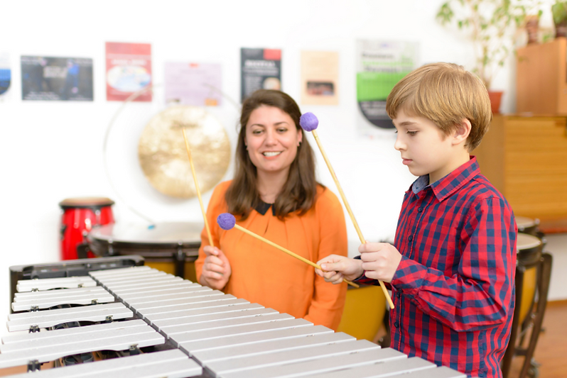 The Music Teacher: A Guru for Your Child - Maestro Classics