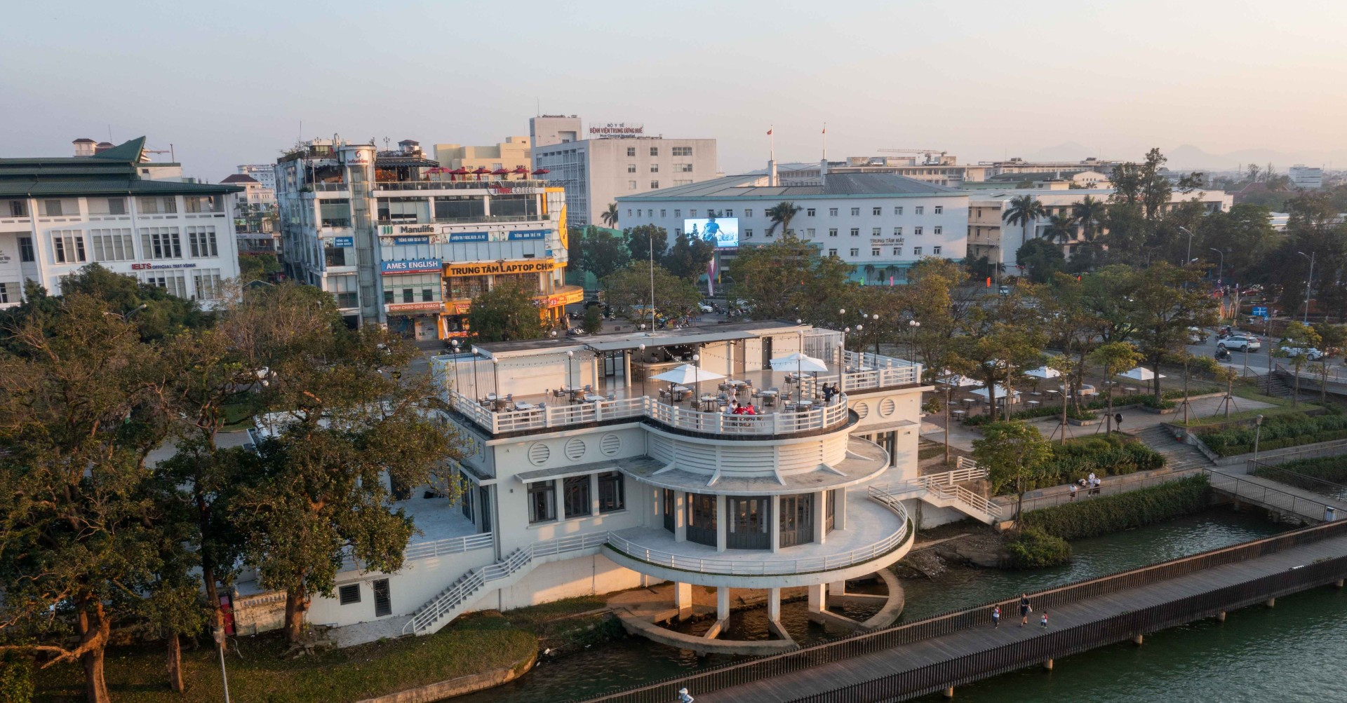 Le Cercle Hue - Nhà hàng xứ kinh kỳ với kiến trúc lịch sử & ẩm thực ...