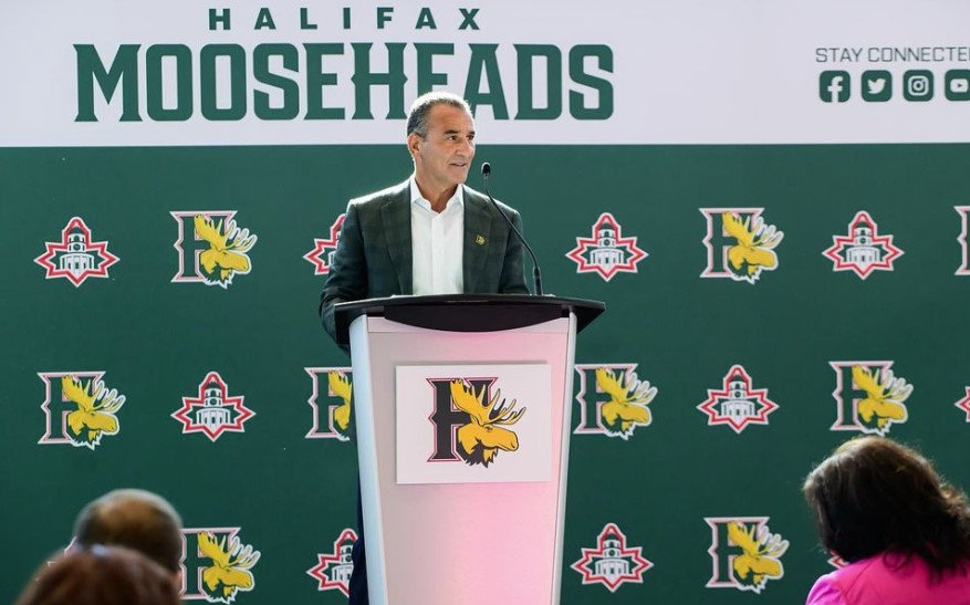 Halifax Mooseheads majority owner, Bobby Smith, sells QMJHL team to American, Sam Simon.