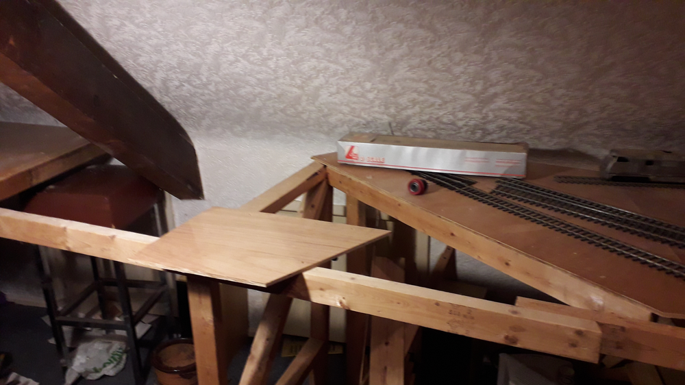 Baseboard Building With Off-Cuts - Soddingham-under-Piddle - RMweb