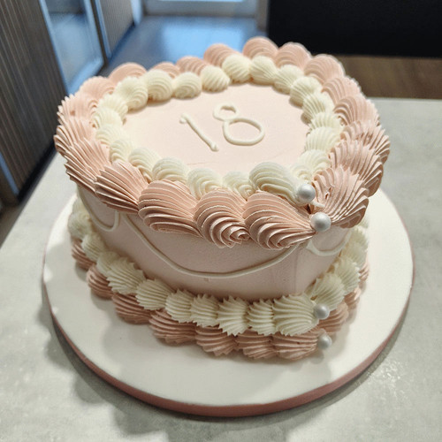 Vintage Lambeth Heart Cake 💗 | create-a-cake