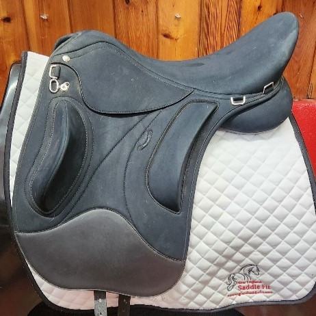 SOLD Wintec Pro Endurance, 18", Adjustable | New England Saddle F