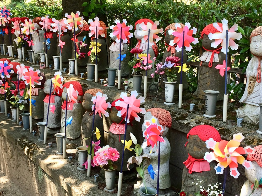 Mizuko Kuyo: Um ritual de luto japonês para perda gestacional
