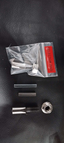 Selector shaft pin and lock pin kit | TEC2RM