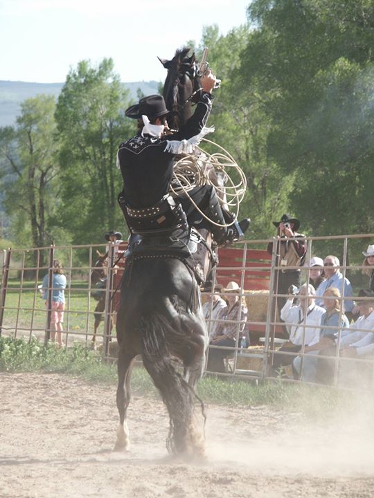 B I O | entertainent