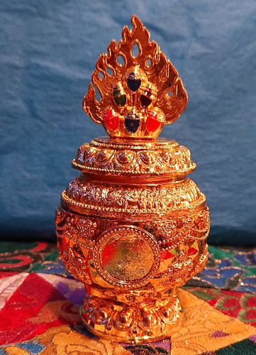 Small Wish fulfilling Treasure Vase with Medallion | DMC Boston