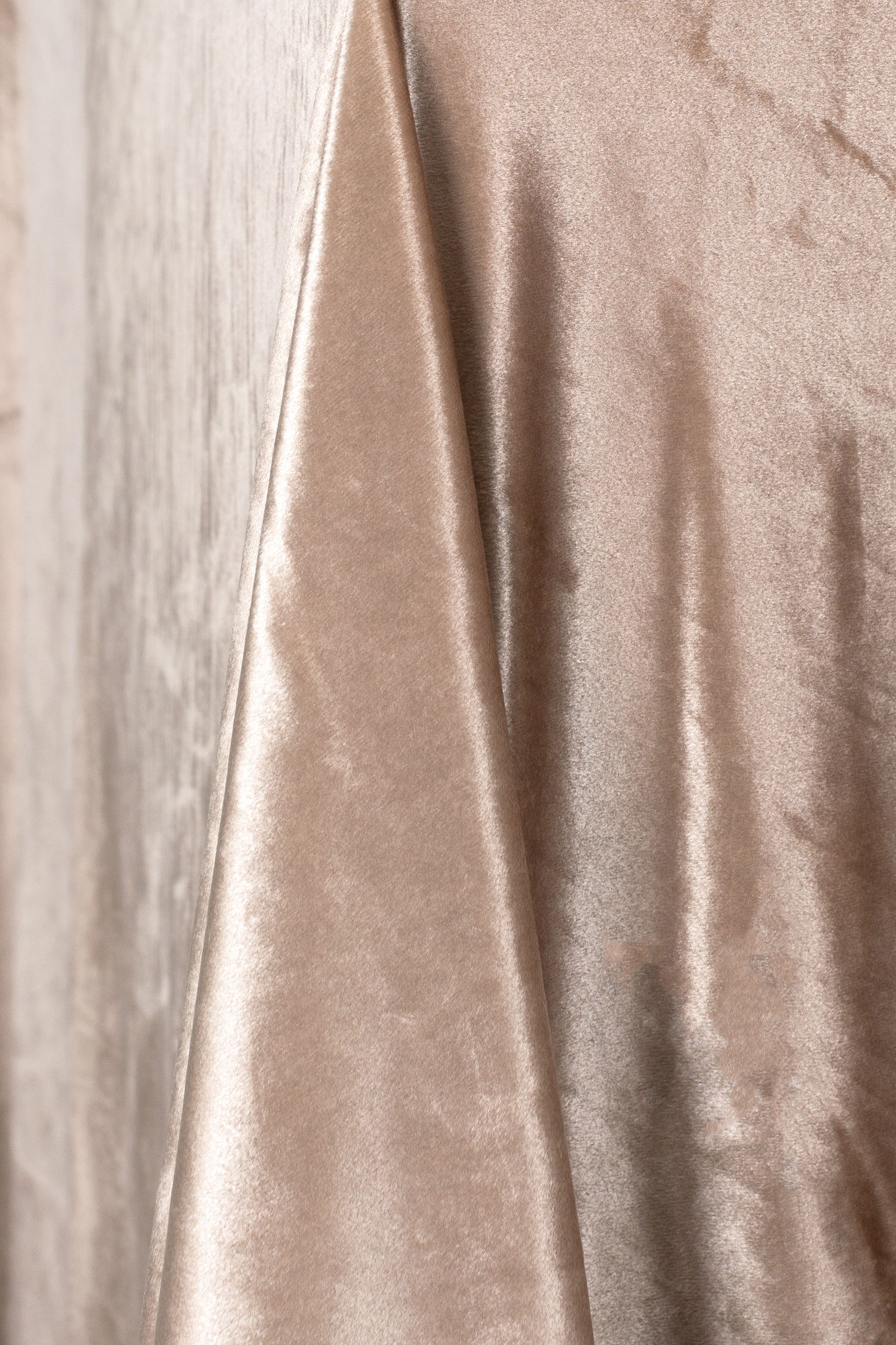 PLUSH VELVET CHAMPAGNE 9'6"x18' - PIPE & DRAPE - Hensley Event Resources