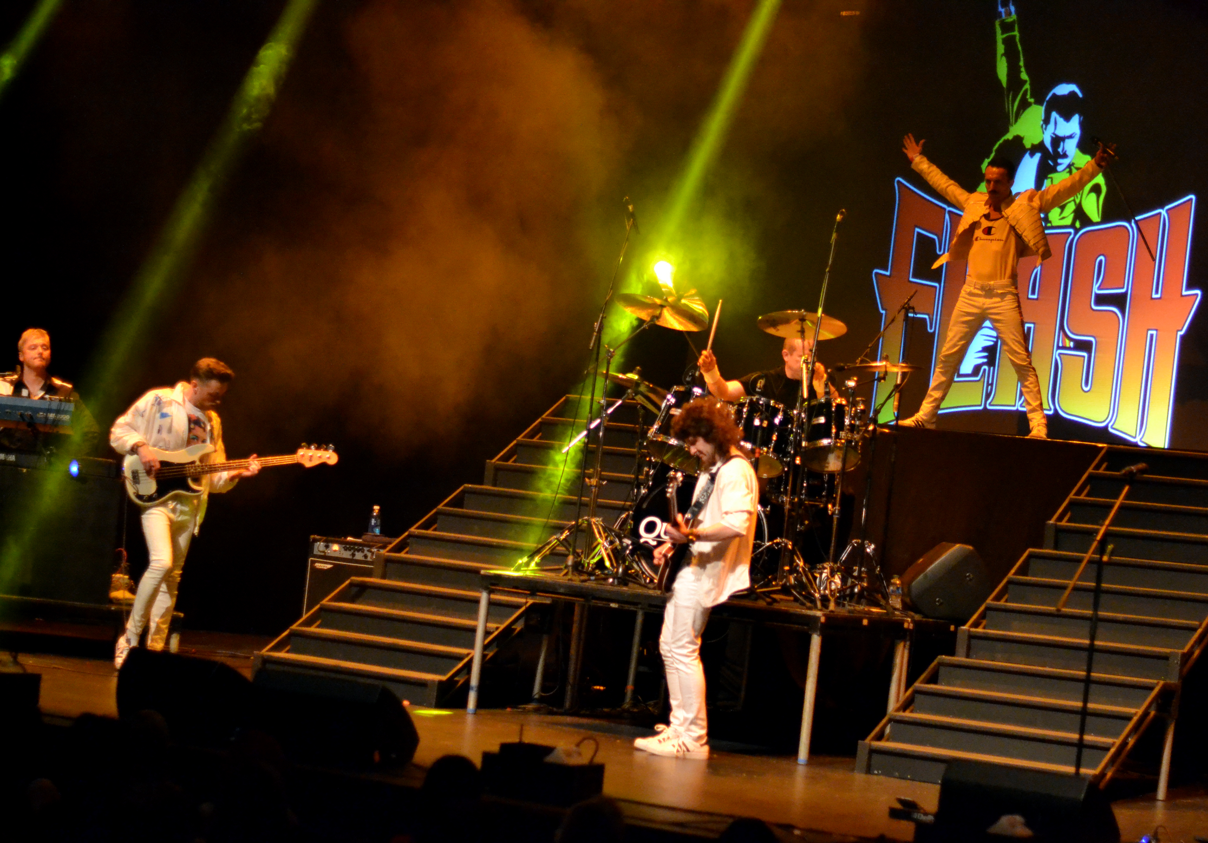 Flash Queen Tribute Band - Home