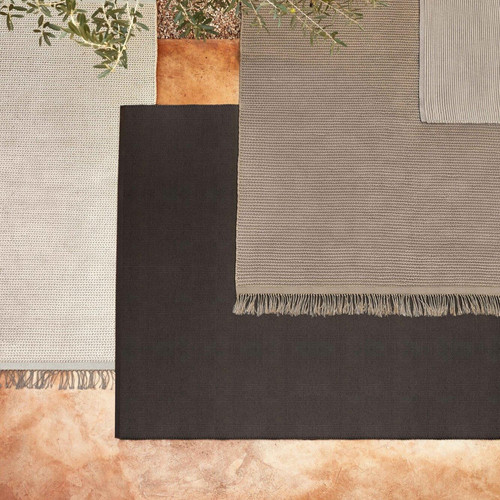 Linear rug