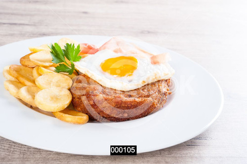 Alheira Frita com Batata Frita, Ovo Estrelado e Presunto | Gesticook