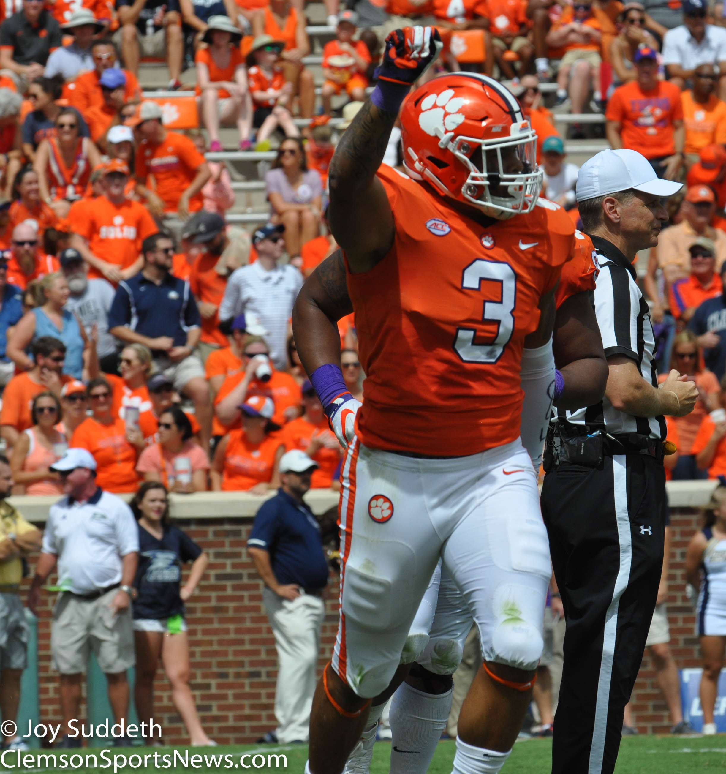 One on One with Xavier Thomas - Clemson Sports News
