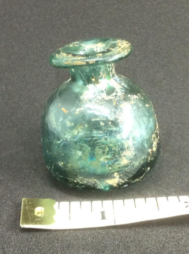 Rare squat English 17thC flared lip phial | ABC Magazine