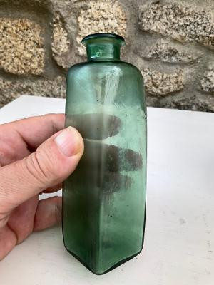 Rare square English phial utility c1750 | ABC Magazine