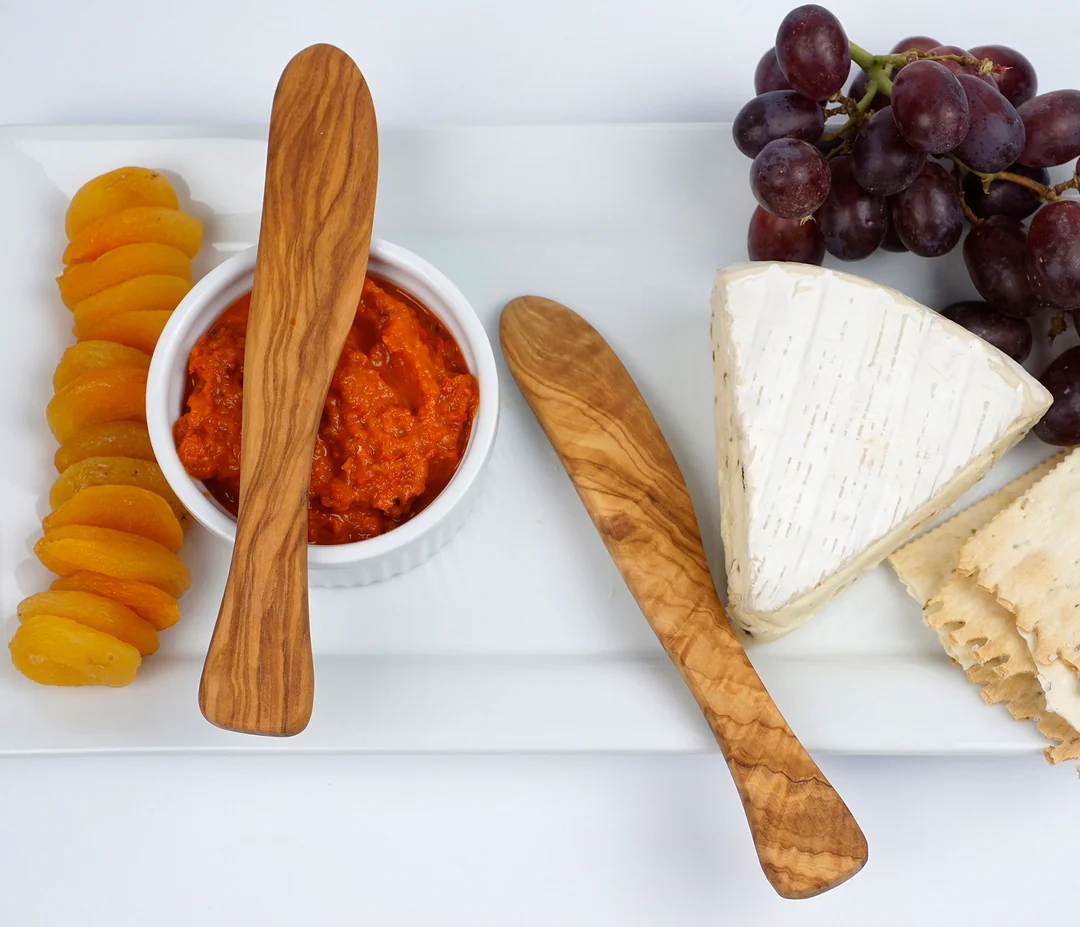 Olive Wood Spreaders, Set of 2 | Chateau Charmant