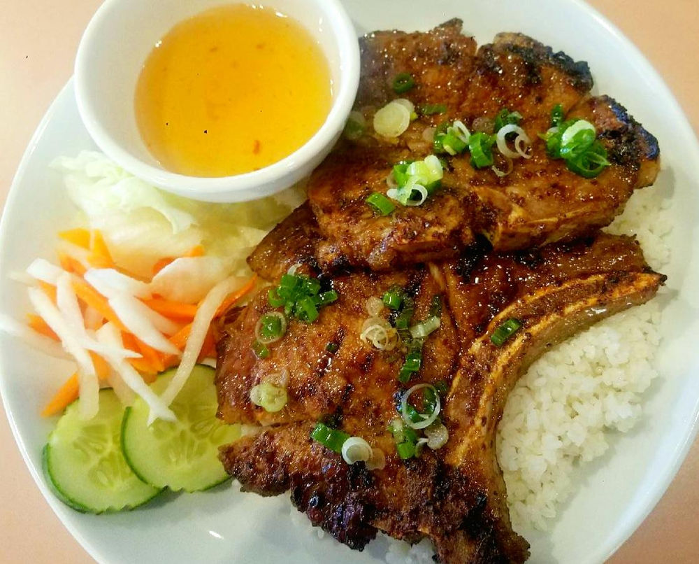 Saigon Bowl For Lunch, Don’t Miss It!