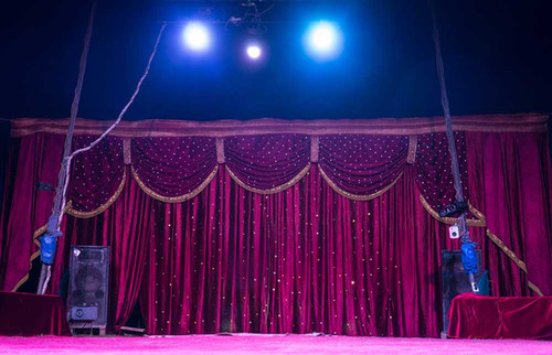 Circus stage curtain | Learning with Linden