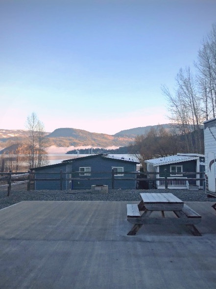 Shuswap Vacation Rentals | Blind Bay Resort Cottages