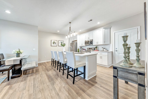 Pinnacle Pointe | Luxury Apartments