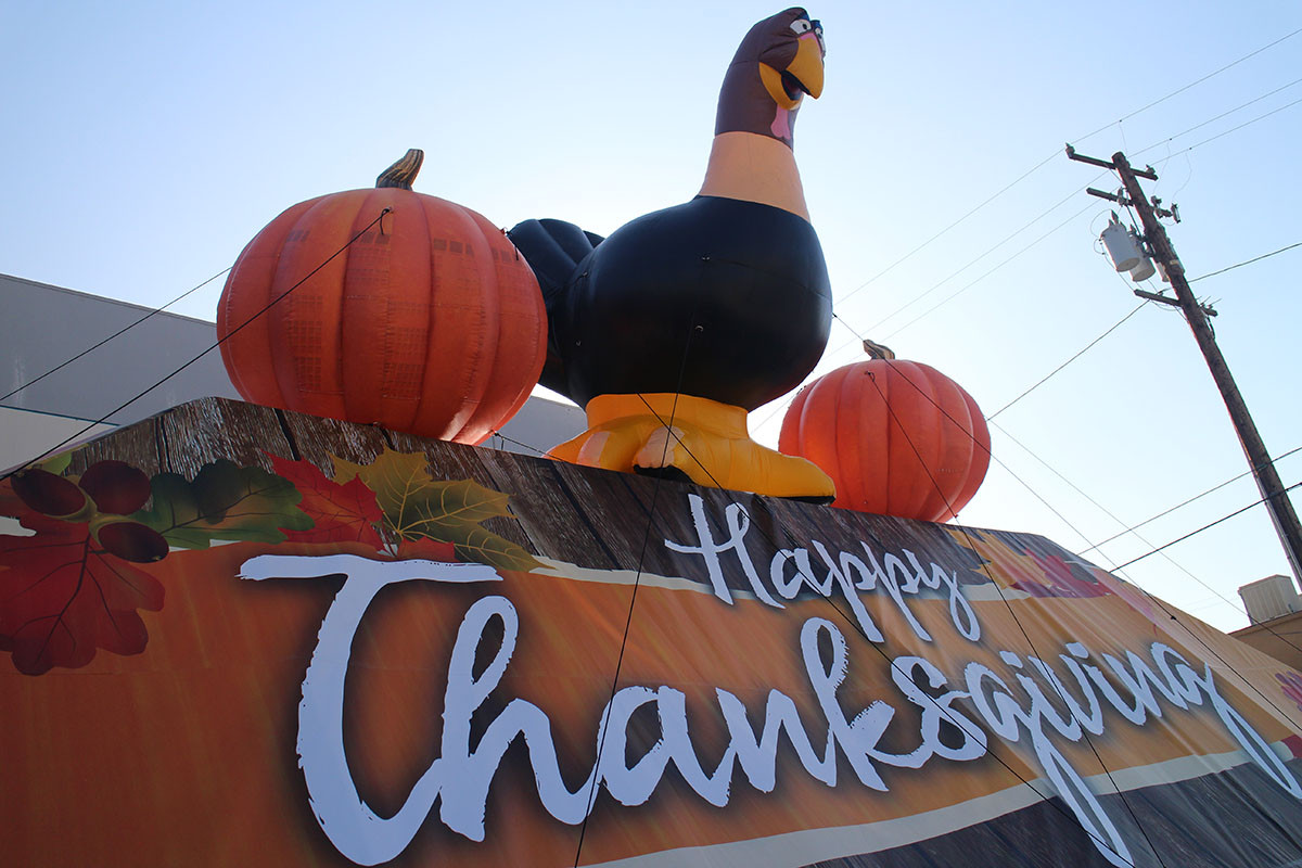 Giant Thanksgiving Inflatables: Turkeys, Cornucopia