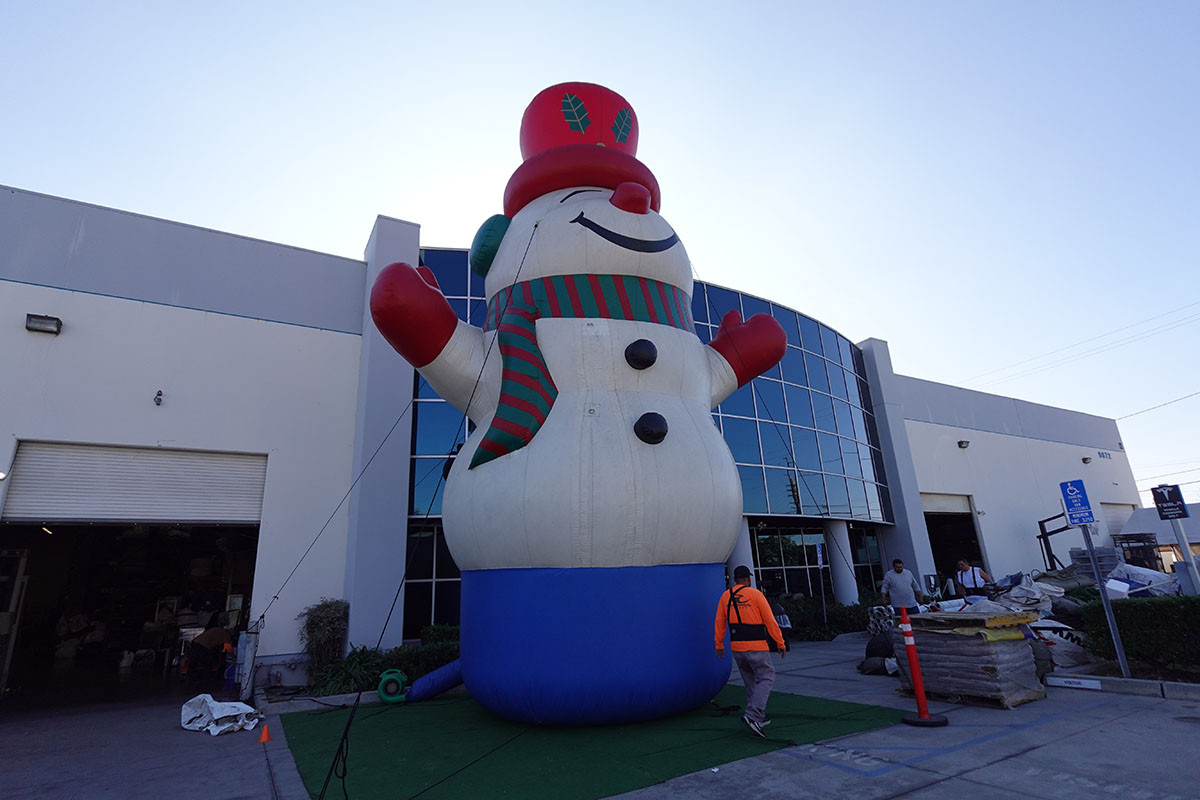 30 ft. Giant Inflatable Frosty The Snowman