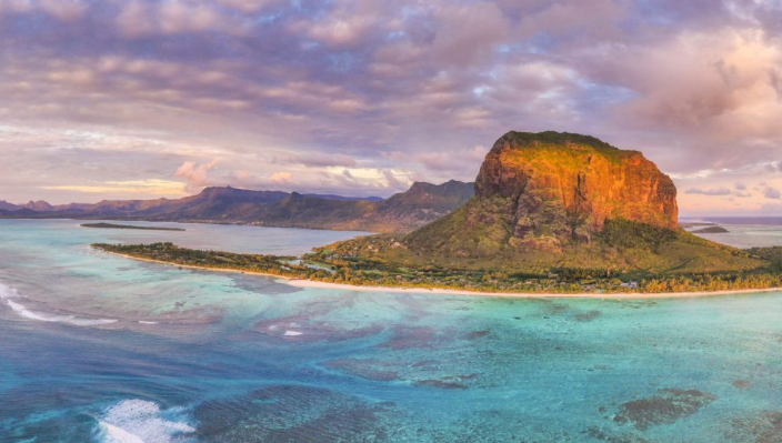 West Coast Mauritius: A Foodie's Guide to the Best Restaurants and Cafes