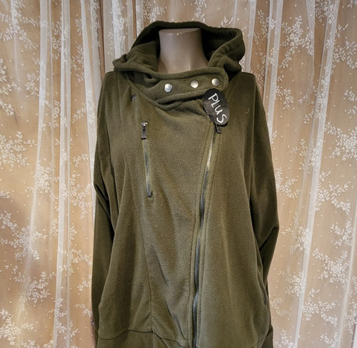 PLU/3X Olive green fleece with zipper and hood | Artiquè Designs